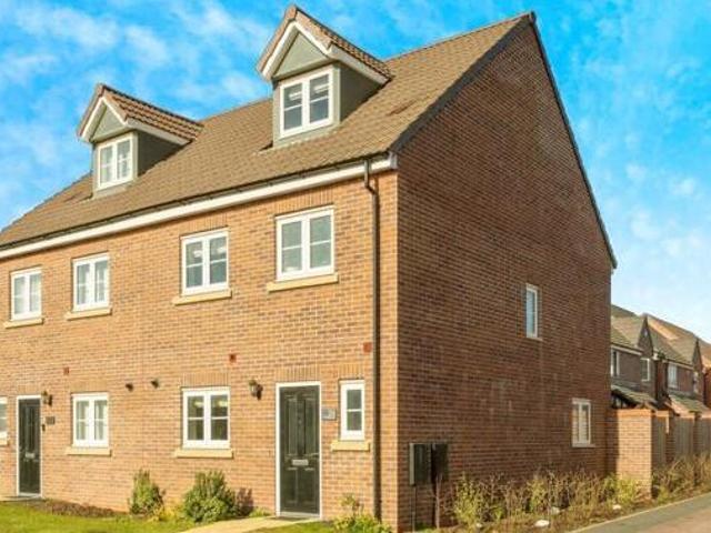 4 Bedroom Town House For Sale In Hatfield