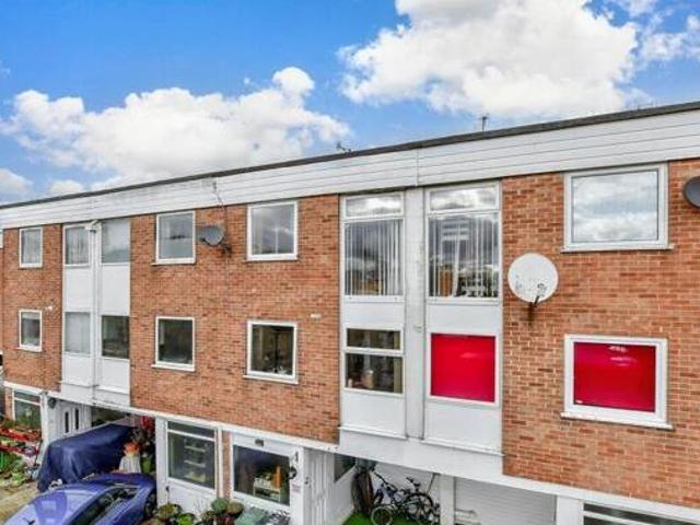 4 Bedroom Town House For Sale In Horley