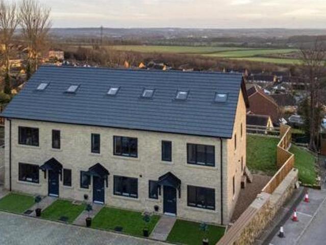 4 Bedroom Town House For Sale In Kippax, Leeds