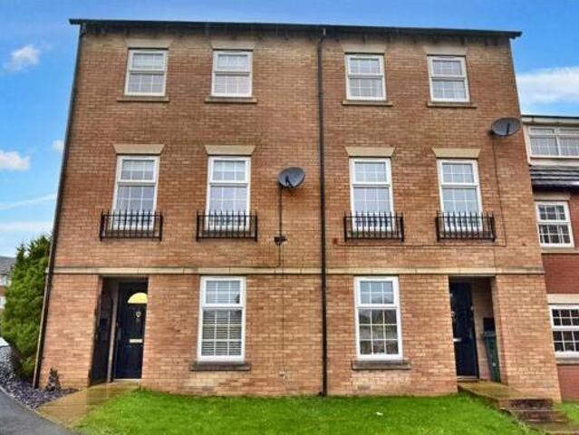 4 Bedroom Town House For Sale In Leeds