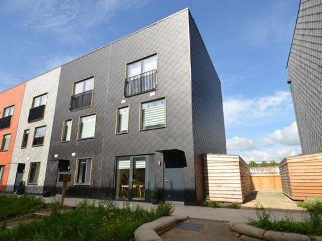 4 Bedroom Town House For Sale In Leeds