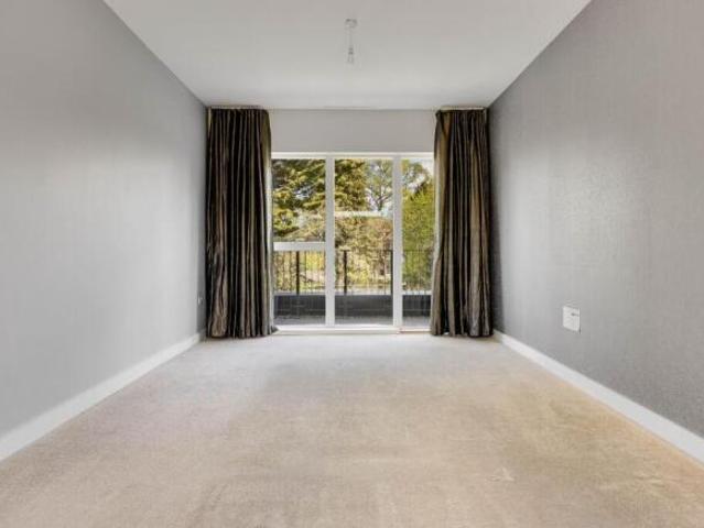 4 bedroom town house for sale in Lilywhite Drive, Cambridge, CB4