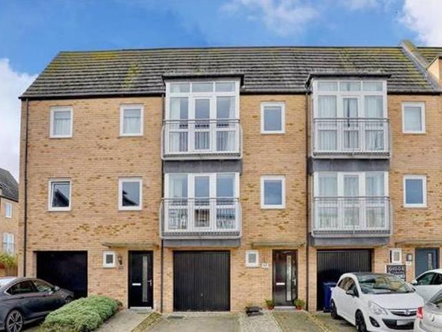 4 bedroom town house for sale in Little Paxton St Neots Cambridgeshire PE19