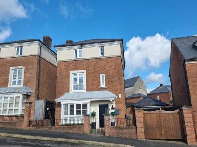 4 Bedroom Town House For Sale In Llandarcy, Neath