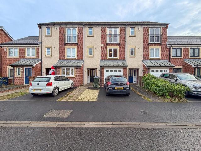 4 bedroom town house for sale in Manor Park, High Heaton, Newcastle upon Tyne, NE7