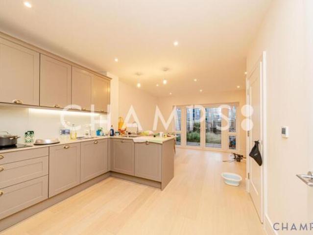4 bedroom town house for sale in Maine Street, Green Park Village, Reading, RG2
