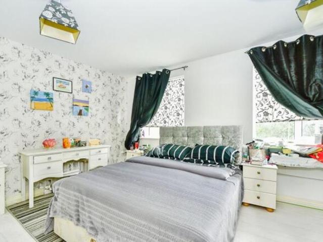 4 bedroom town house for sale in Mayflower Road Coleview, Swindon, SN3