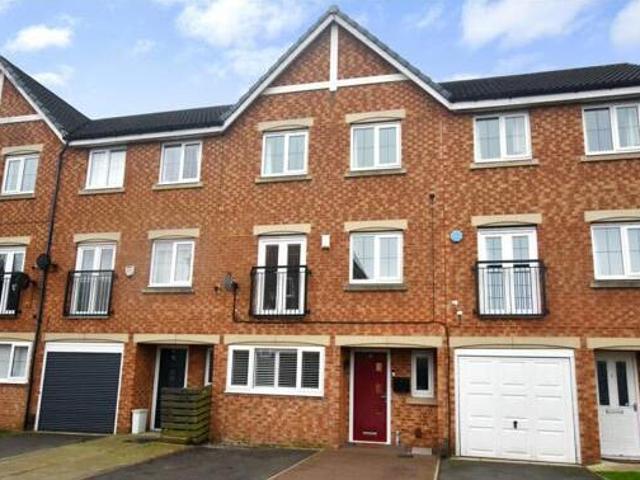 4 Bedroom Town House For Sale In Morley