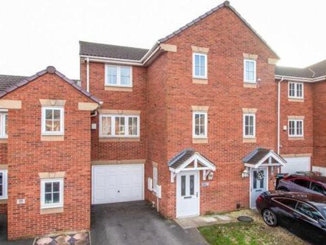 4 Bedroom Town House For Sale In Normanton, West Yorkshire