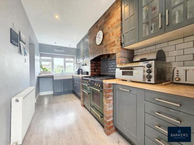 4 bedroom town house for sale in Old Lane, Birkenshaw, BD11