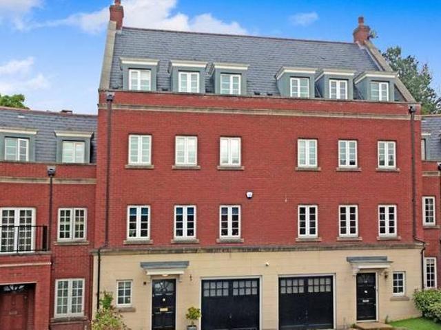 4 bedroom town house for sale in Osborne Heights Warley Brentwood CM14 CM14