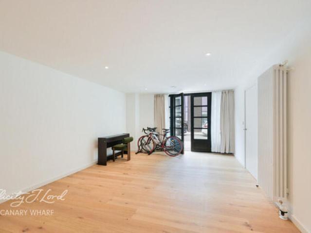4 bedroom town house for sale in Orchard Place, London E14