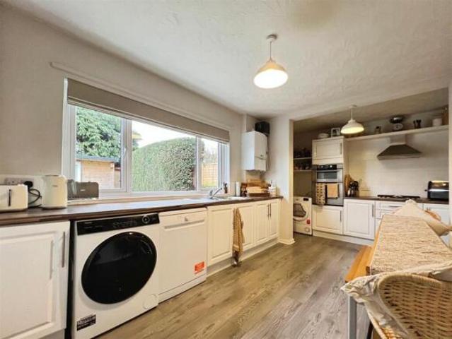 4 bedroom town house for sale in Parkstone Drive, Bradford, BD10 8BG, BD10