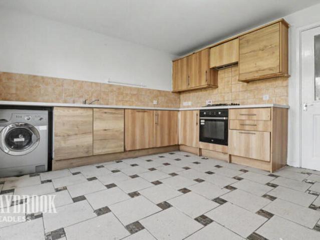 4 bedroom town house for sale in Quarryfield Road, Sheffield, S9