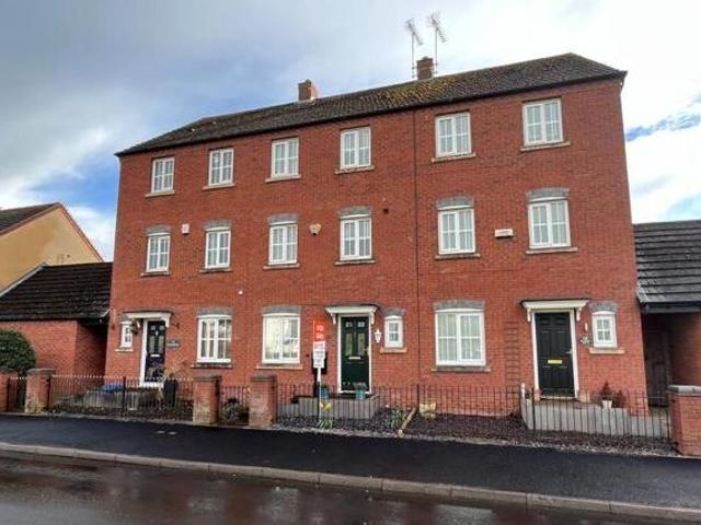 4 Bedroom Town House For Sale In Rolleston On Dove, Burton on trent