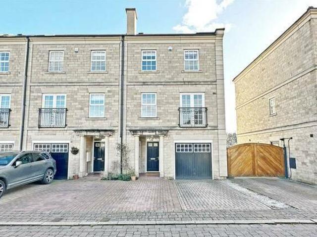 4 bedroom town house for sale in Scalebor Square Burley In Wharfedale LS29