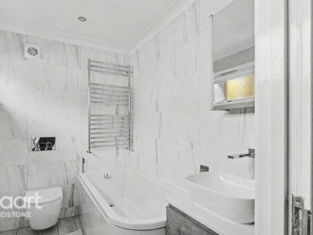 4 bedroom town house for sale in Sandling Lane, Maidstone, ME14