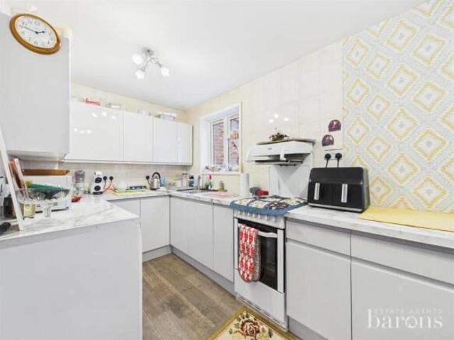 4 bedroom town house for sale in Shakespeare Road, Basingstoke, RG24
