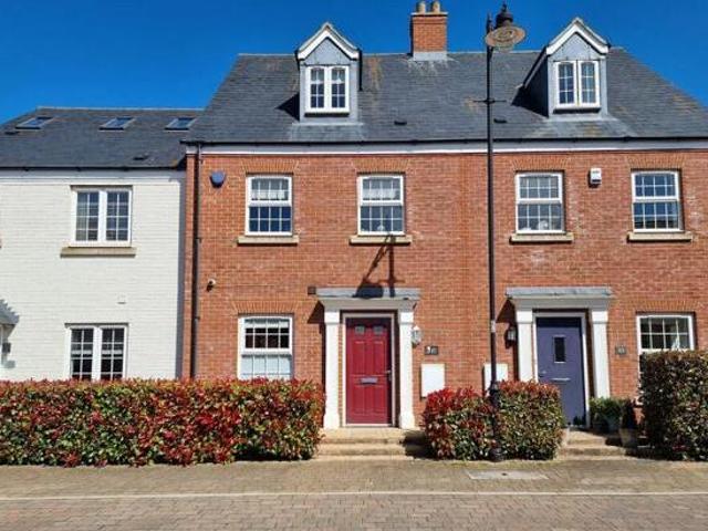 4 Bedroom Town House For Sale In Silsoe, Bedfordshire
