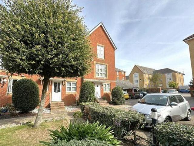 4 Bedroom Town House For Sale In Sovereign Harbour North