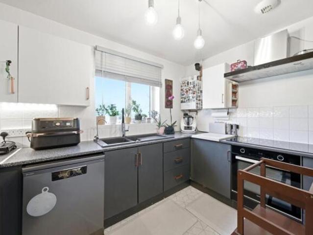 4 bedroom town house for sale in Sweetpea Way, Cambridge, CB4