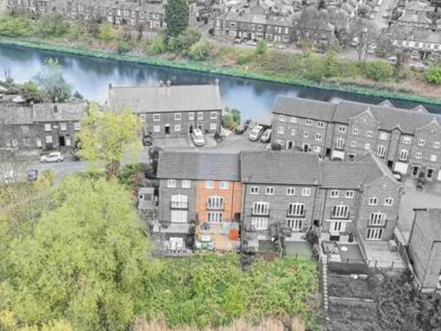 4 Bedroom Town House For Sale In Stockton Pointe, Warrington
