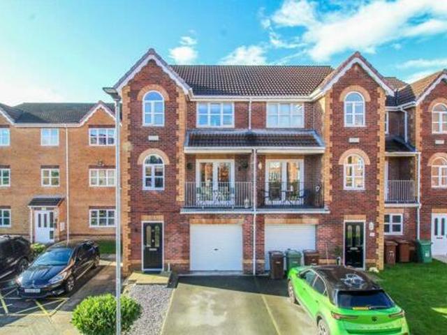 4 Bedroom Town House For Sale In Streethouse