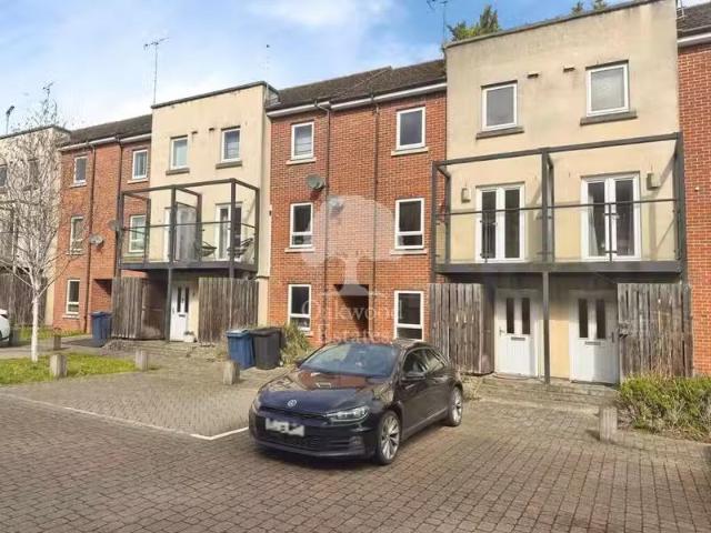 4 bedroom town house for rent in Tadros Court, High Wycombe, H.