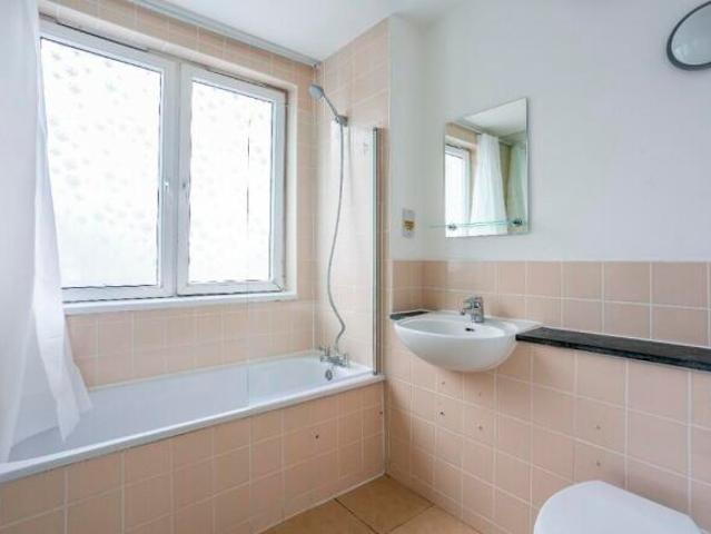 4 bedroom town house for rent in Three Colt Street, London, E14