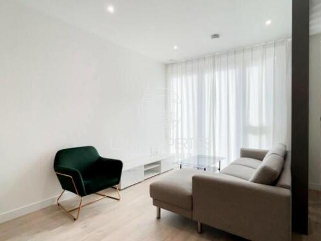 4 bedroom town house for rent in Townhouse, Woodberry Down, Springpark Drive, London, N4