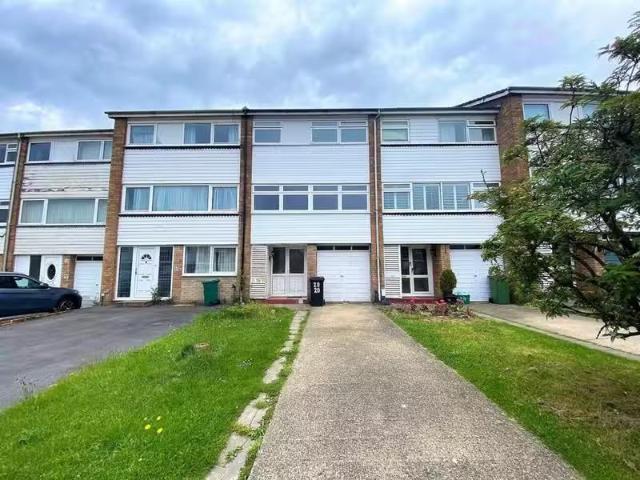 4 bedroom town house for rent in Turnberry Way, Crofton, BR6