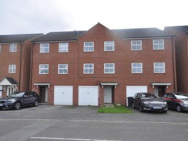 4 bedroom town house for rent in Welland Road Hilton Derby DE65