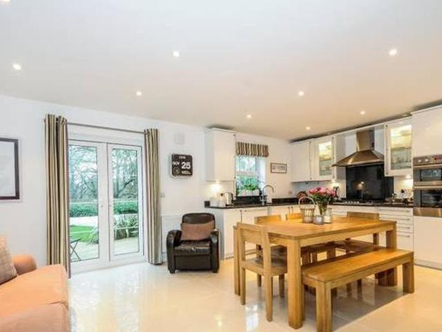 4 bedroom town house for rent in Whitehill Place Virginia Water GU25