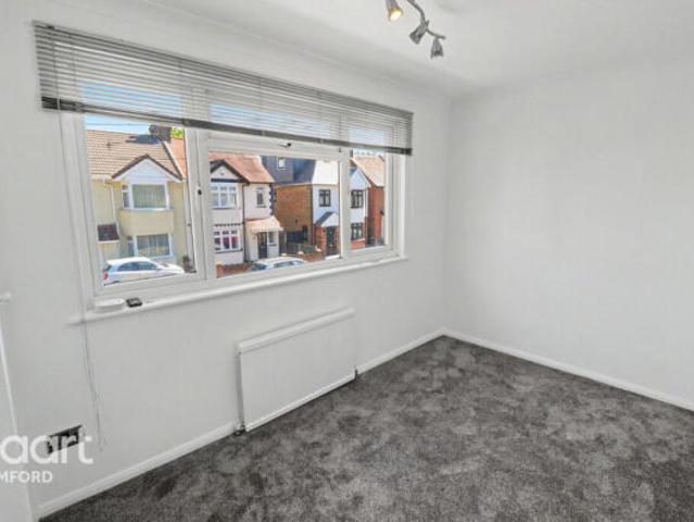 4 bedroom town house for rent in Willow Street, Romford, RM7
