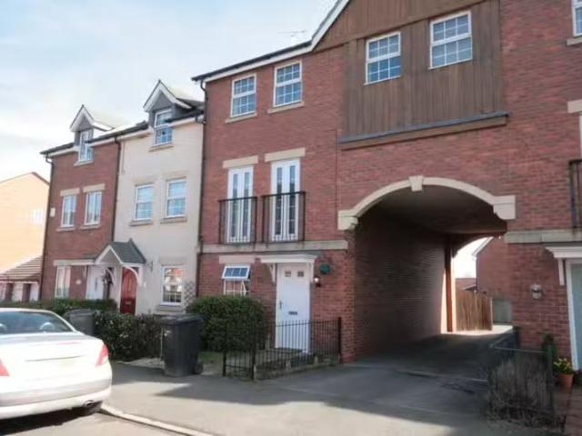 4 bedroom town house for rent in Abbey Park Way, Weston, CW2