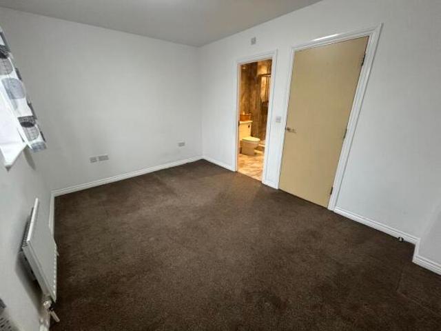 4 bedroom town house for rent in Avian Avenue, AL2