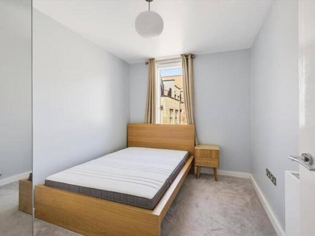 4 bedroom town house for rent in Cadence Way, London, E20
