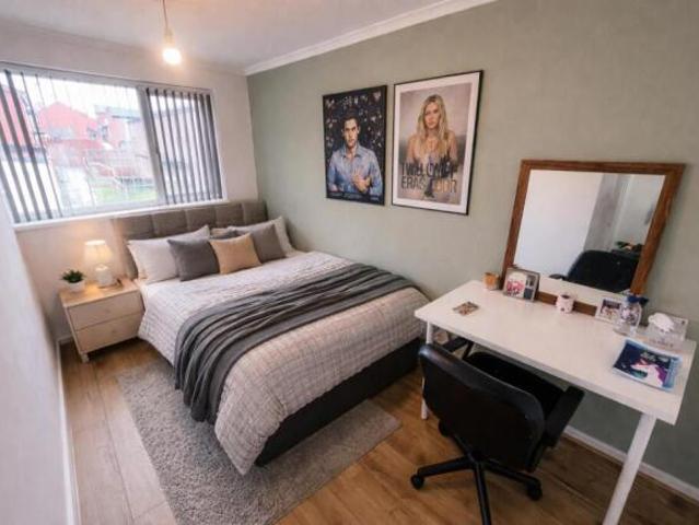 4 bedroom town house for rent in Consort View, Hyde Park, Leeds, LS3