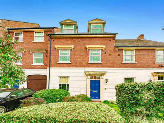 4 bedroom town house for rent in Courtlands Close, Edgbaston, B5
