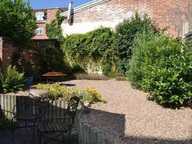 4 bedroom town house for rent in Clarendon Street, Leamington.