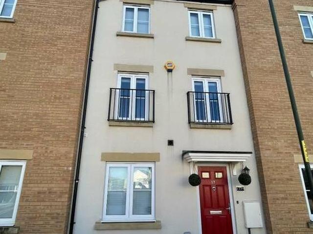 4 bedroom town house for rent in Dixon Close Redditch Worcestershire B97