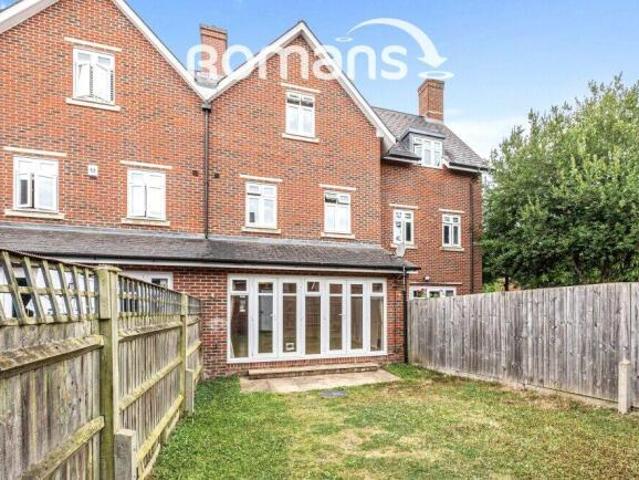 4 bedroom town house for rent in Gabriels Square, Lower Earley, Reading, RG6