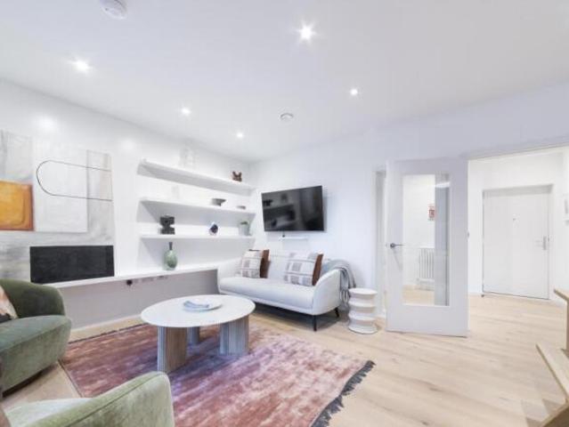 4 bedroom town house for rent in Goodluck Hope, Orchard Place, London, E14