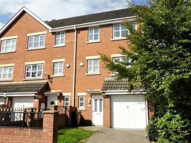 4 Bedroom Town House For Rent In Goldthorpe, Rotherham