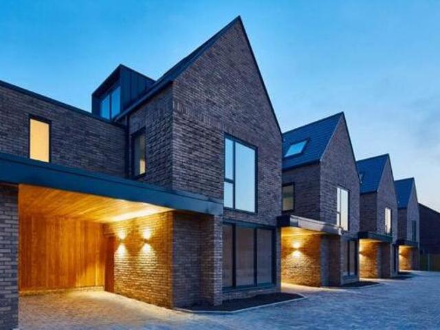 4 Bedroom Town House For Rent In Hale Barns, Altrincham
