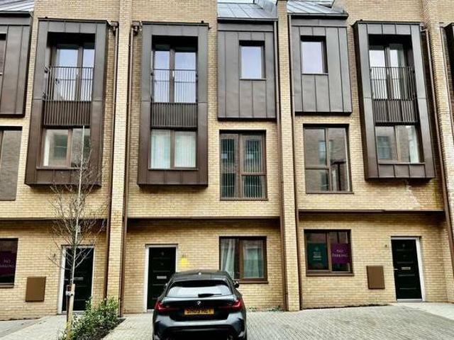 4 bedroom town house for rent in India Way Mill Hill East NW7 1TX NW7