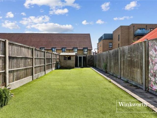 4 bedroom town house for rent in Inglis Way, Mill Hill East, London, NW7