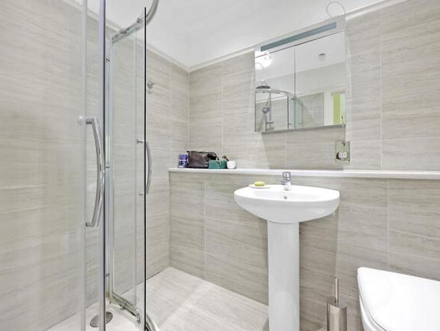 4 bedroom town house for rent in King George Square, Richmond, TW10