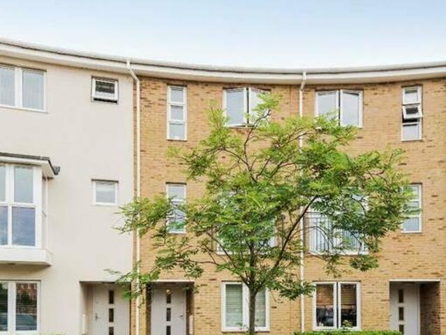 4 bedroom town house for rent in Kingsquarter Maidenhead SL6