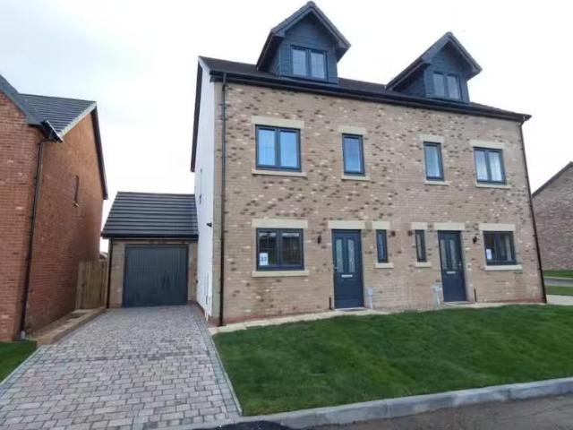 4 bedroom town house for rent in Kilmond Gardens, Carleton, Pe.